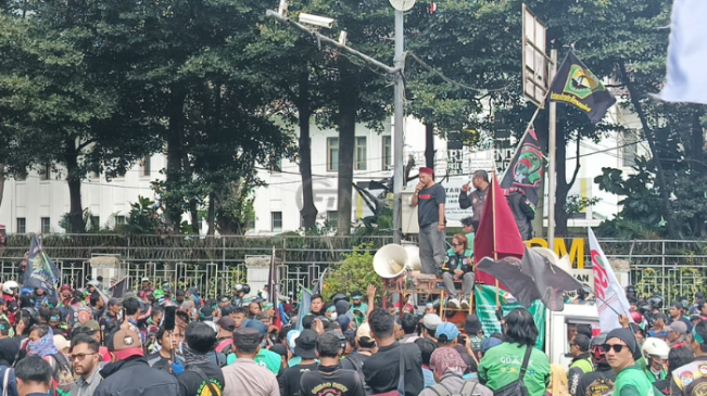 5 Foto Aksi Demo Ojol di Jakarta