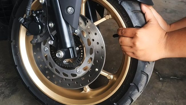 Seberapa Lama Usia Ban Motor? Simak Ulasannya