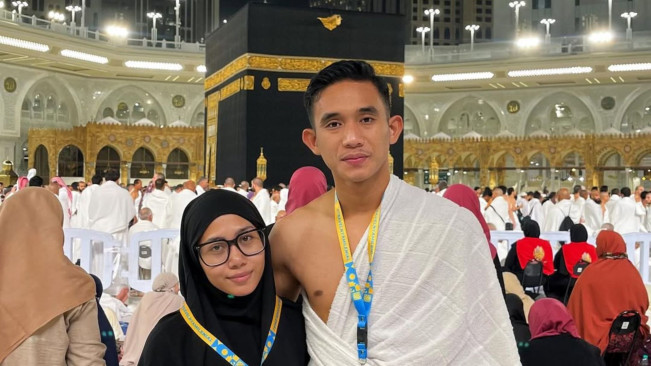 8 Momen Romantis Rizky Ridho dan Sendy Aulia Bulan Madu ke Tanah Suci